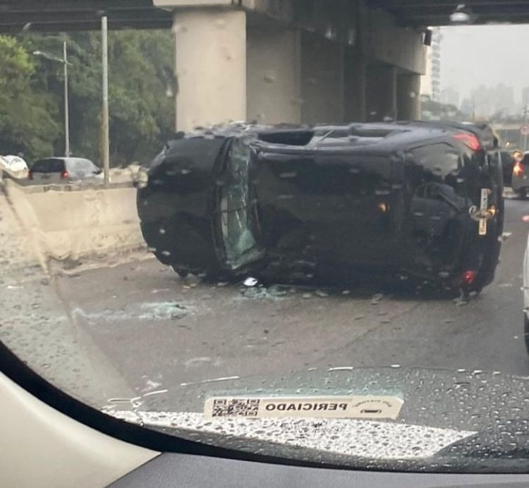 Acidente Na Avenida Mário Covas Em São José