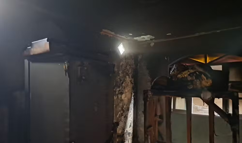 Caraguá: Casal de idosos resgatado após inalar fumaça em incêndio Caraguá: Casal de idosos resgatado após inalar fumaça em incêndio