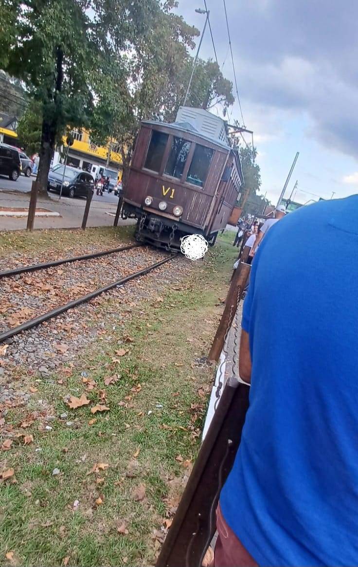 Mulher morre atropelada por bonde em Campos do Jordão Mulher morre atropelada por bonde em Campos do Jordão